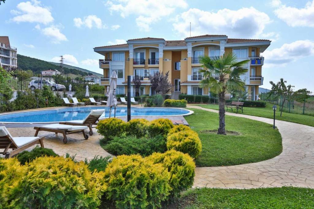 Sunset Deluxe, Kosharitsa (updated prices 2025)