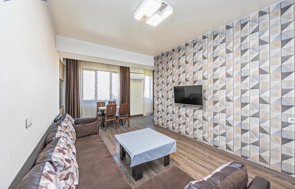 Elegant 2BR Urban Hideaway - Parkside, near Mega Mall, Yerevan (updated prices 2025)