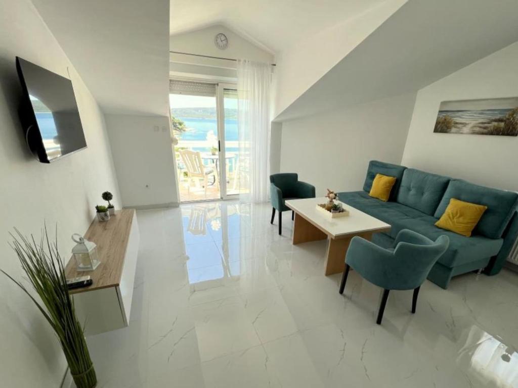 Villa Tomi - Studio With Sea View 2, Trogir (updated prices 2025)