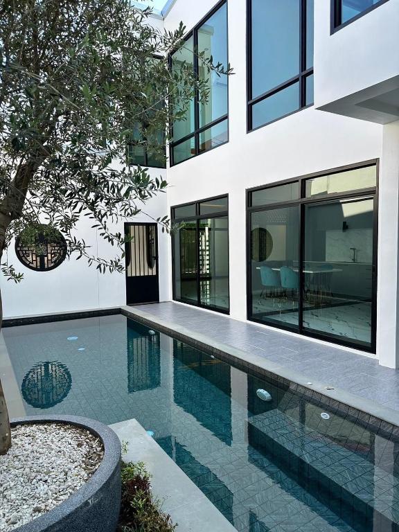 Modern ZEN Vibe 3BR Pool Villa Phuket, Ban Tha Khreng (updated prices 2026)