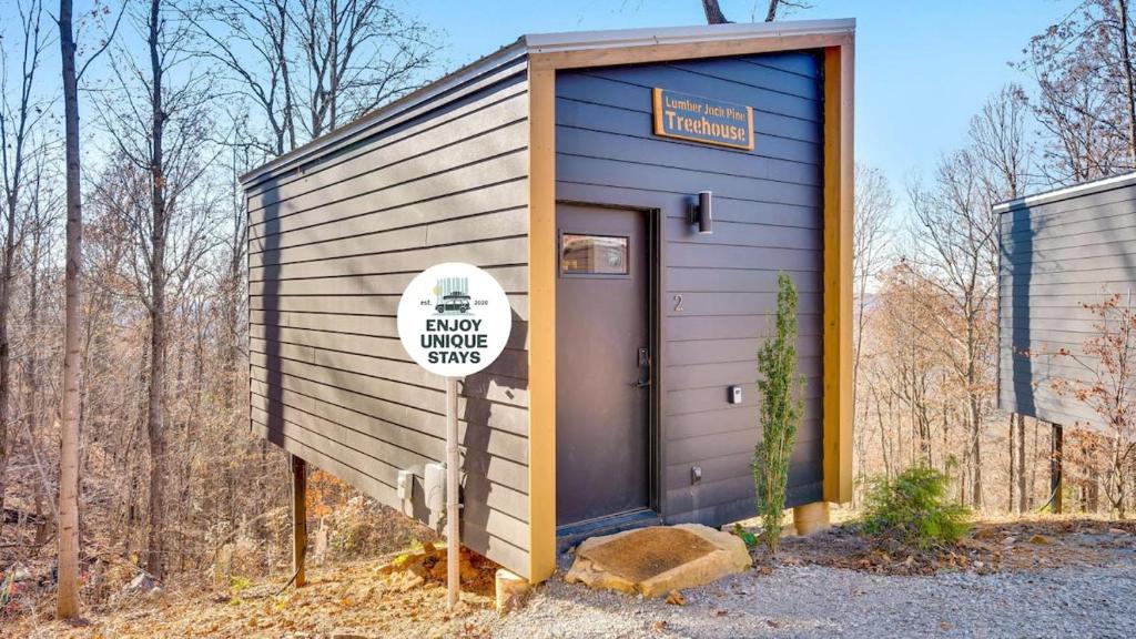 The Lumber Jack Pine Treehouse at Treetop Escapes, Wildwood (updated ...