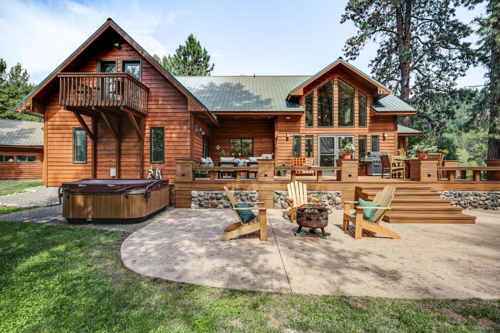 Day Trip to White Pass Luxe Cabin on Naches River, Naches (updated ...