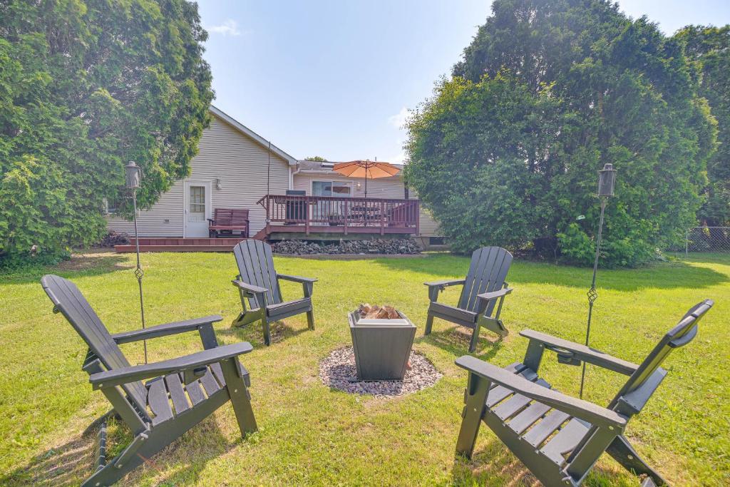 Family Getaway with Deck 3 Mi to Lake Champlain, Colchester (updated ...