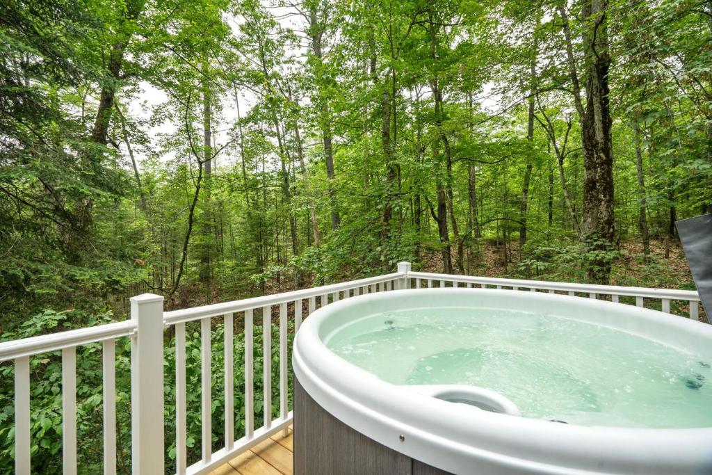 Camp Conway Hot Tub AC New Kitchen Deck, Conway (updated prices 2026)