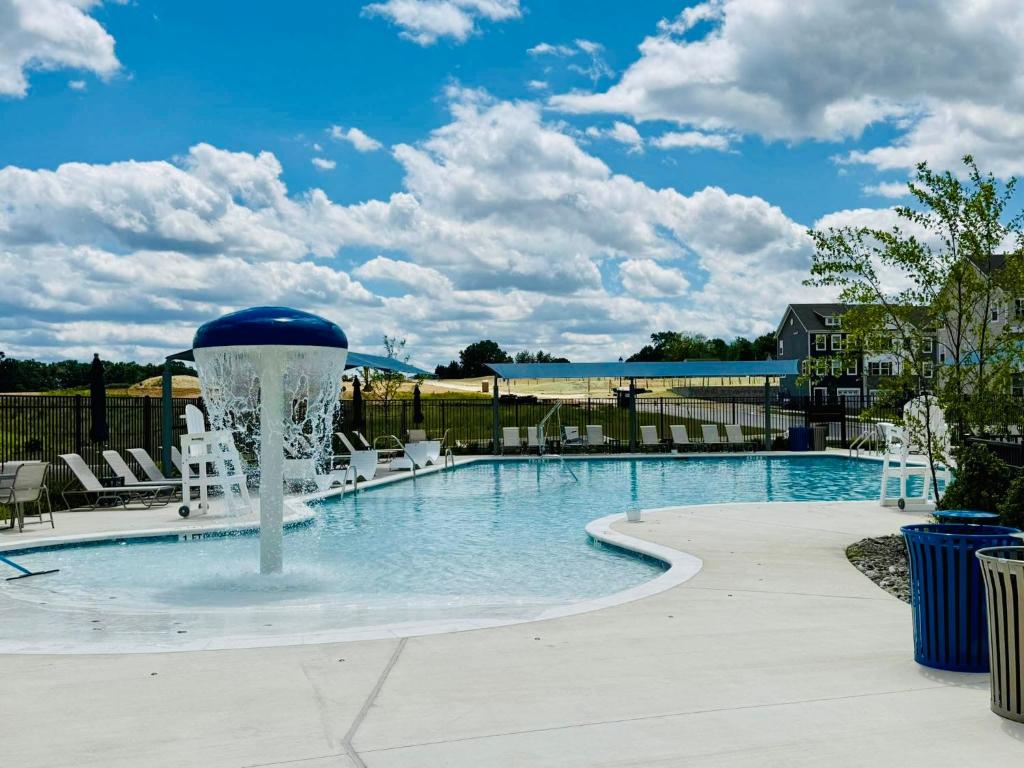 Comfy Suite, Steps to Food & Fun and Pool, Rosedale (updated prices 2025)