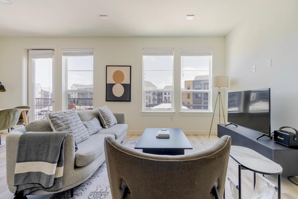 Blueground Round Rock pool nr Chisholm Trail ATX-324, Austin (2025 ...