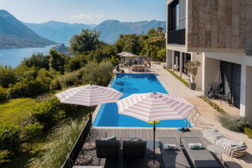 Villa Invicta with 17m pool and bay view, Kotor (aktualisierte Preise ...