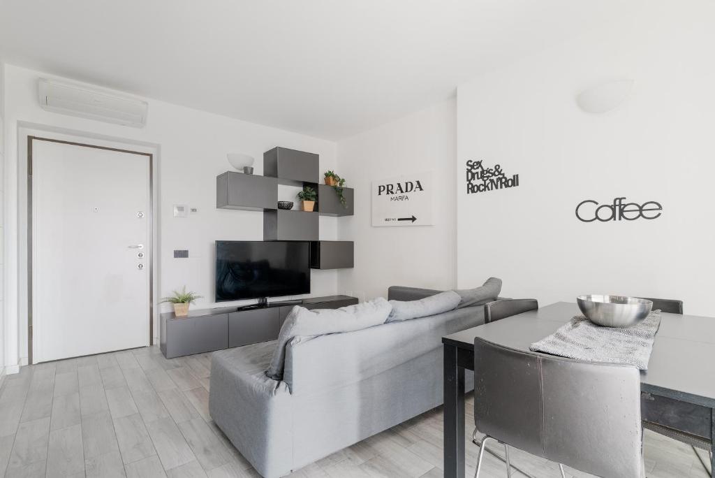 GuestHost - Bonola M1 Balcony Apartment, Milan (updated prices 2025)