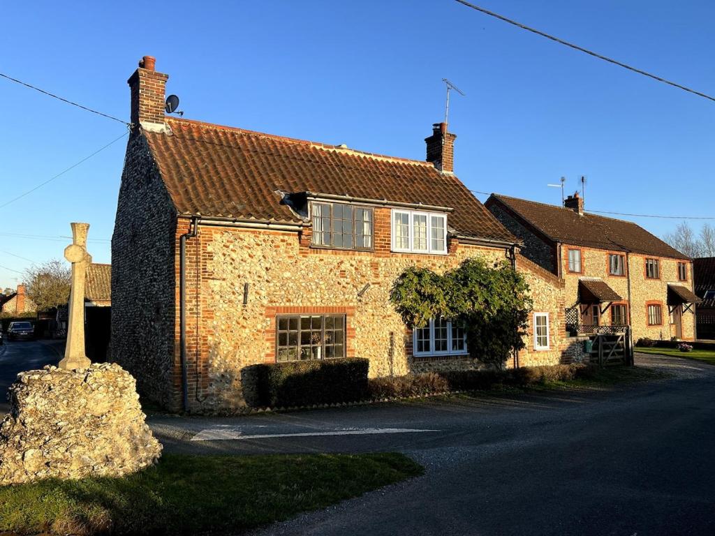 Pilgrims - Traditional flint cottage with open fire, Stanhoe (updated ...