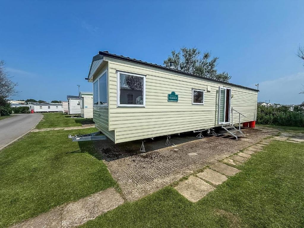 Lovely 6 Berth Caravan At Skipsea Sands Park In Yorkshire Ref 41053Sf ...