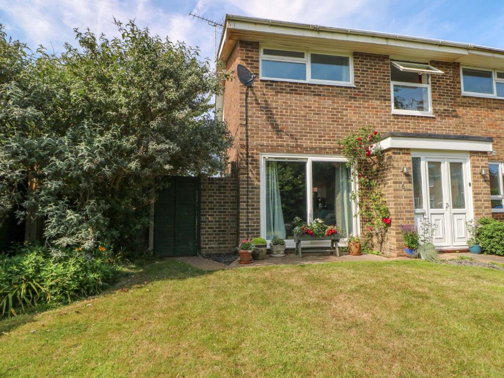 Pebble Place, Littlehampton (updated prices 2025)