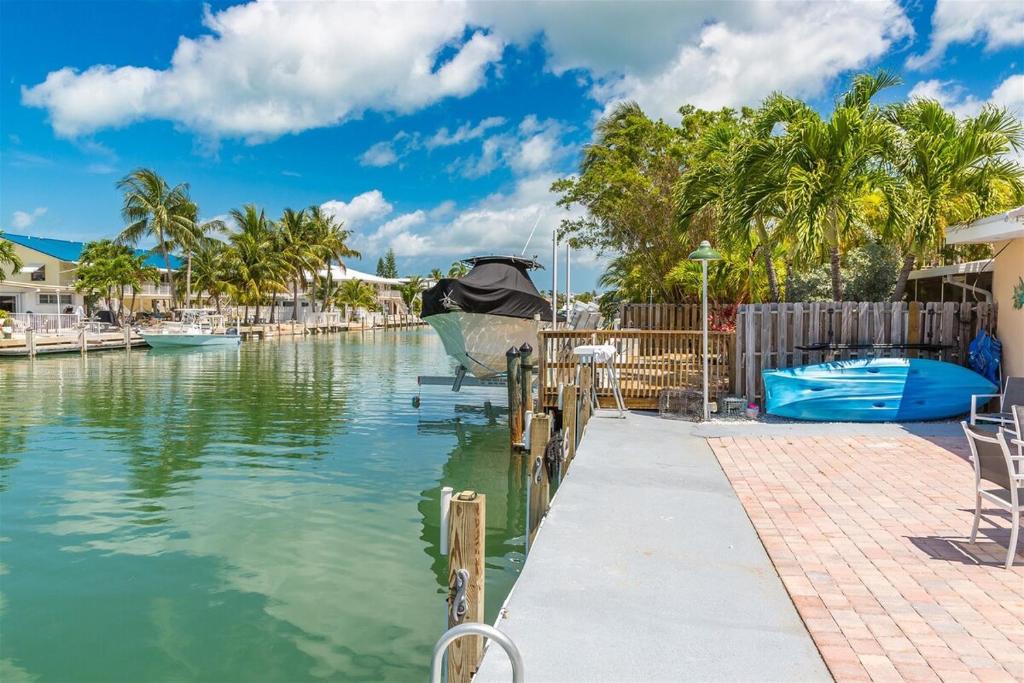 Keys Dream - Luxury Waterfront Home, Beach Club w Pool, 37' Dock, Key ...