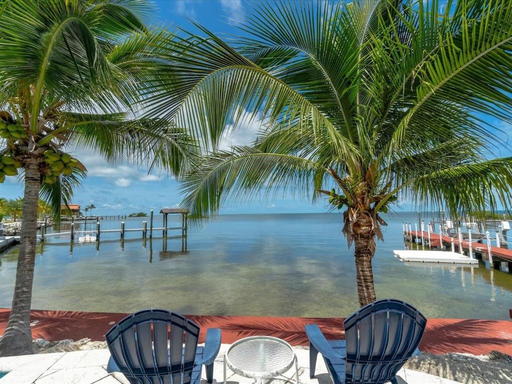 Sunset Seeker - Luxury Direct Waterfront Pool Home, 35' Dock, Marathon ...