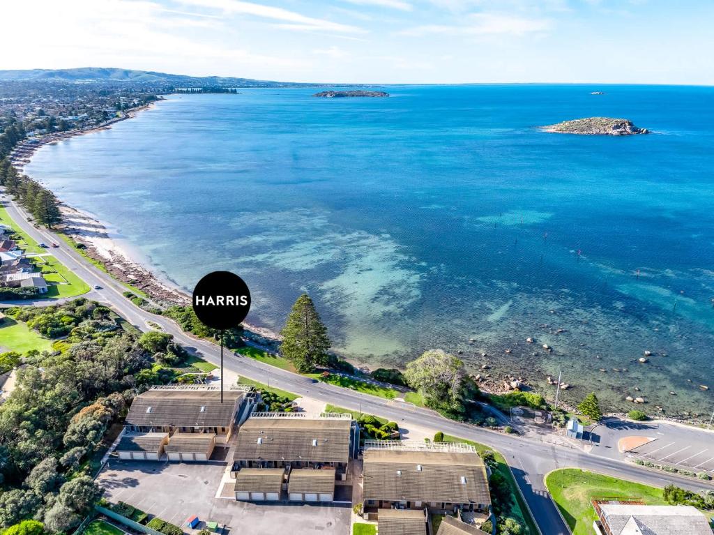 19-117 Franklin Pde - Beachfront Location - No Linen Included ...