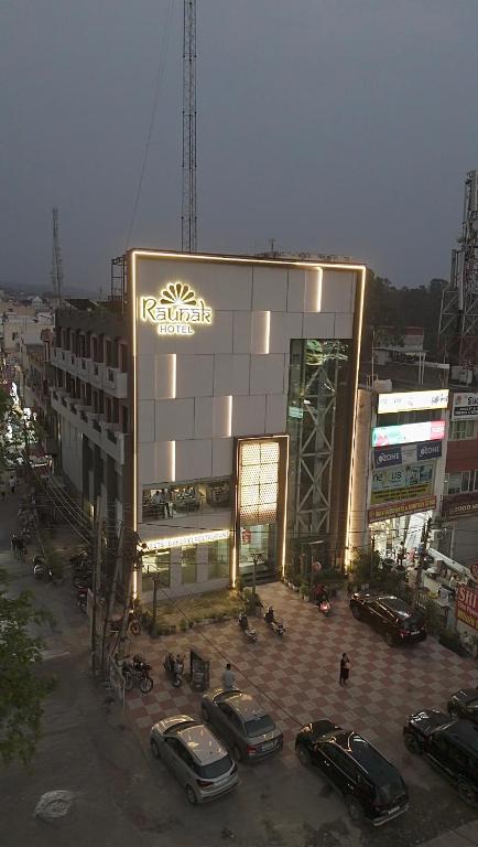Hotel Raunak, Pinjaur (updated prices 2026)