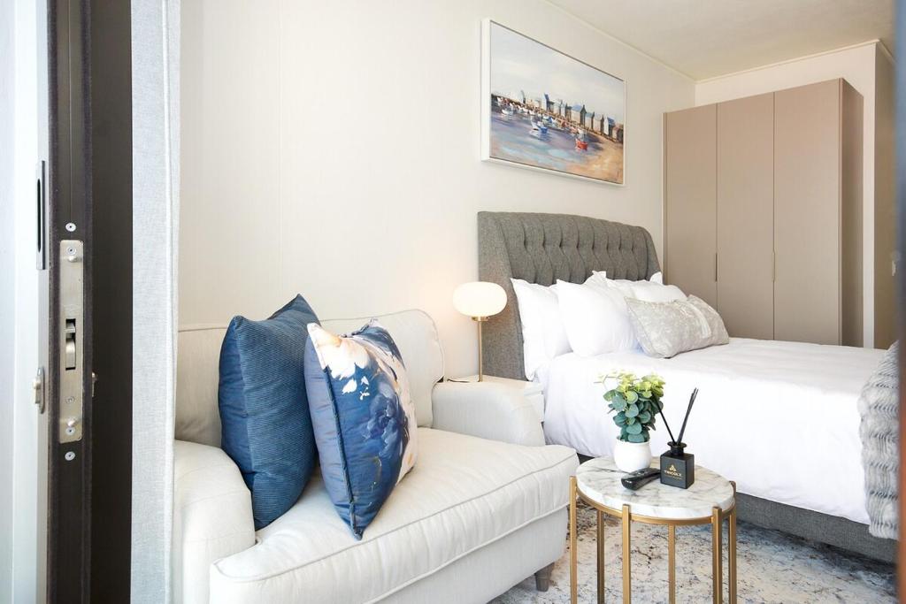 Modern Executive Suite at One Rosebank, Johannesburg (updated prices 2026)