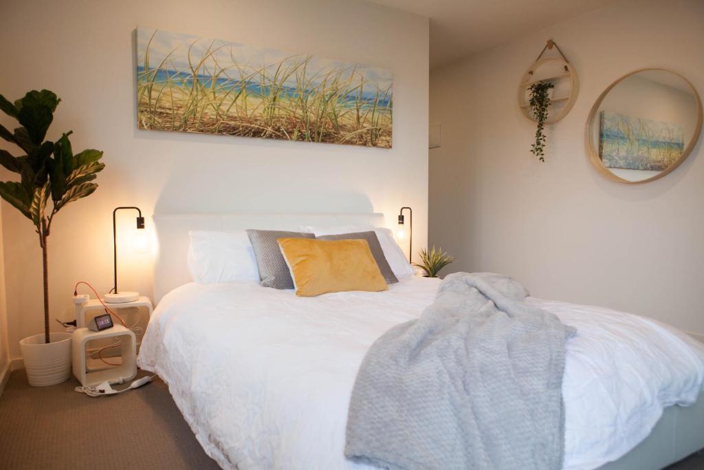 Currawang - King Bed, Massage Chair, WiFi, parking, Netflix, Braddon ...