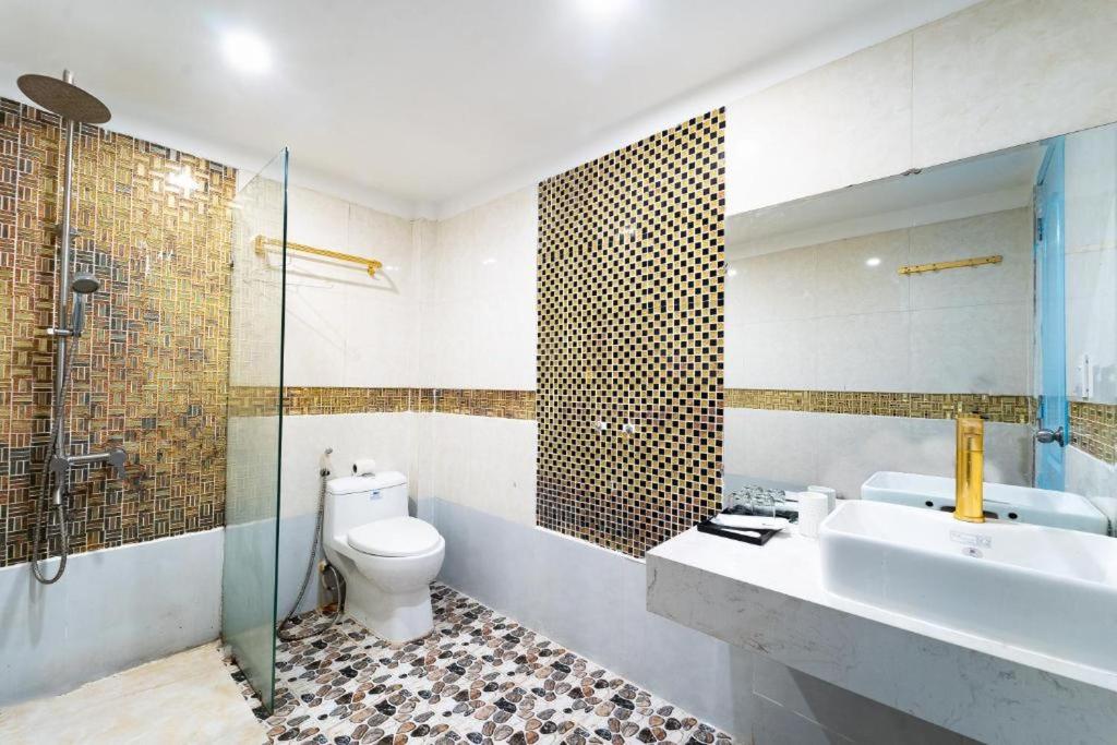 Dancenter Joy Inn Hotel Tan Binh Near Tan Son Nhat Airport, Ho Chi Minh ...