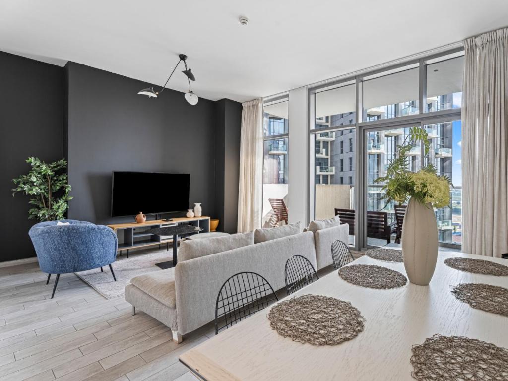 Chic City Escape - 2BR Plus Guest Room at Atria, Business Bay, Dubai ...