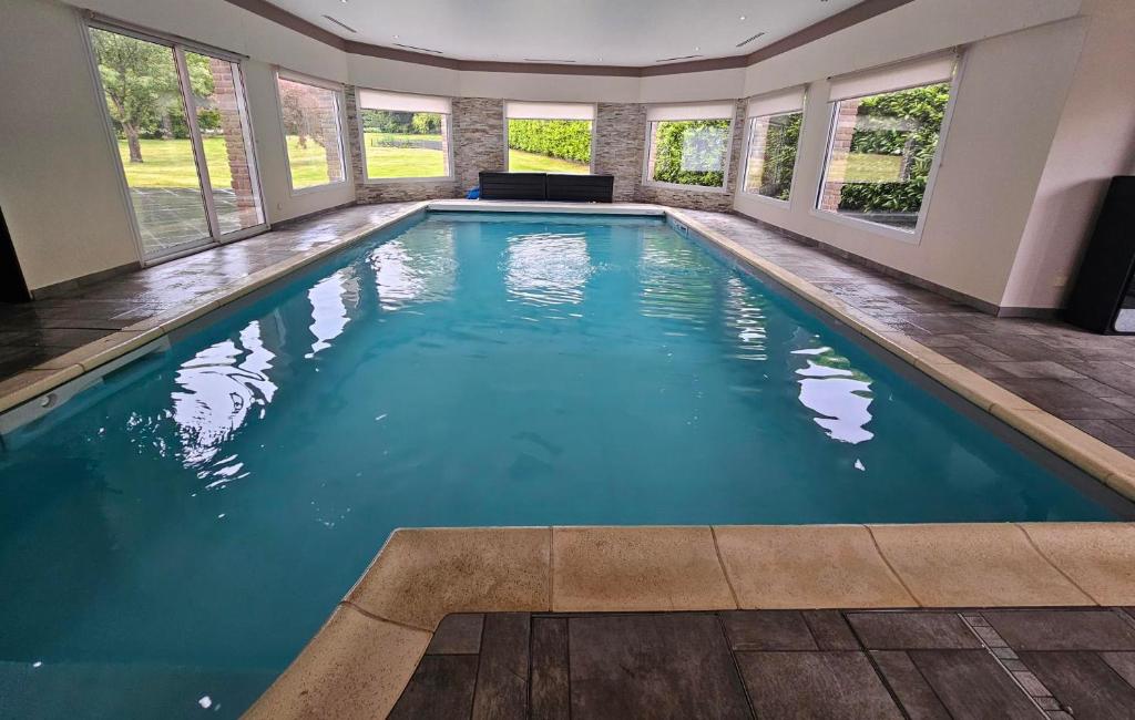 Villa avec piscine privée interieure chauffée, Monchy-Breton (updated ...