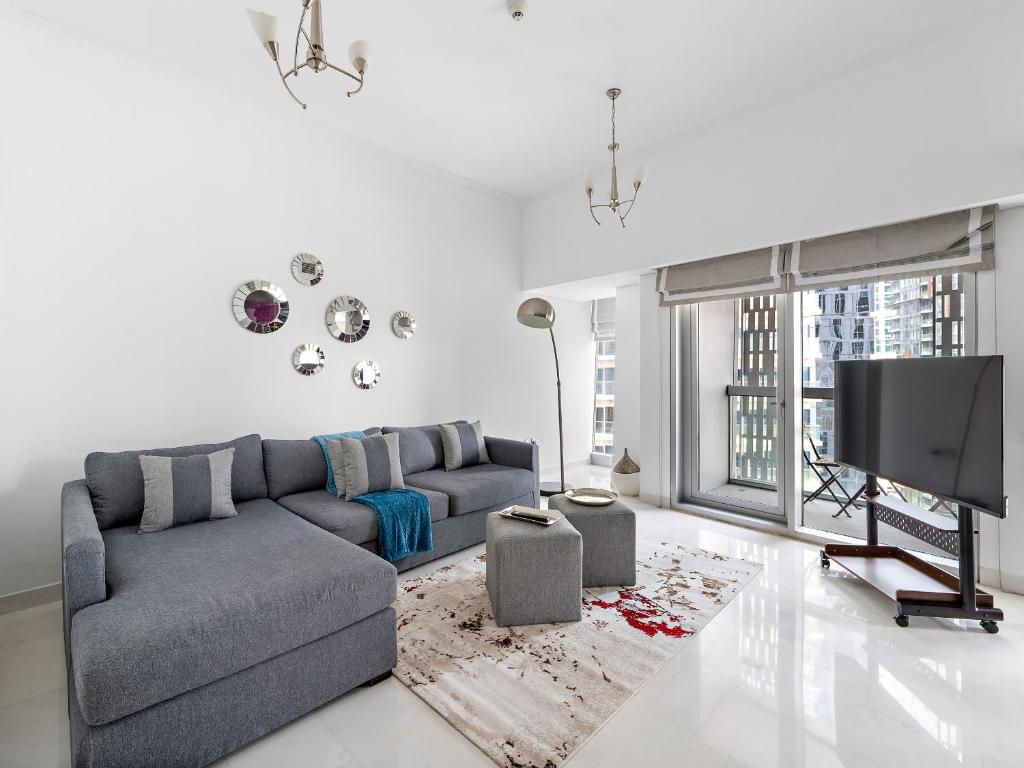 Classic Vintage Charm - 2BR in Cayan Dubai Marina, Dubai (updated ...