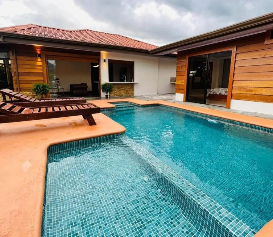 Magnalia House 3bd3ba volcano view secure private central, Agua Azul ...