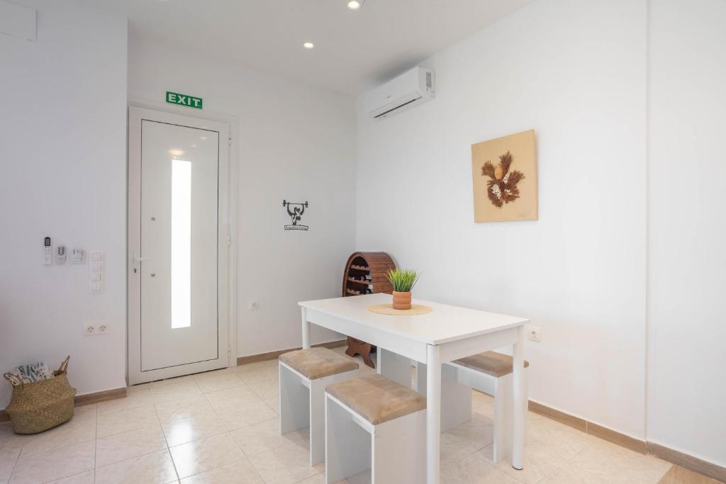 Amelin Paradise, Aegenitissa (precios actualizados 2025)