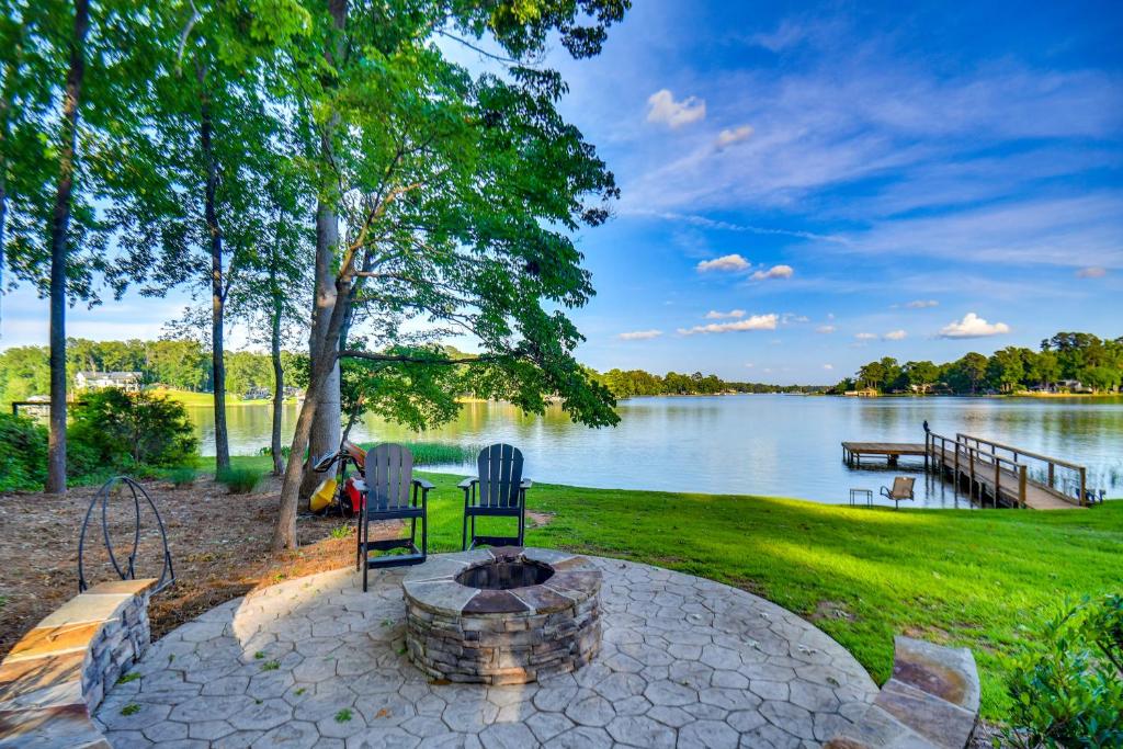 Waterfront Cabin on Lake Sinclair with Private Dock!, Meriwether ...