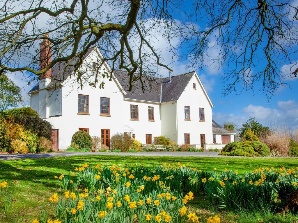 High Park House, Abbotsham (updated prices 2026)