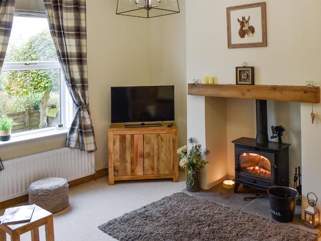 Railway Cottage, Carlton Miniott (updated prices 2026)
