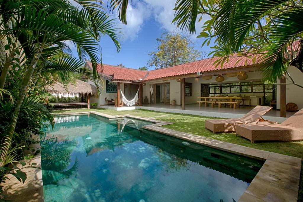 Villa Ananda - Tropical 3bdrs villa - pool, lounge & open dining ...