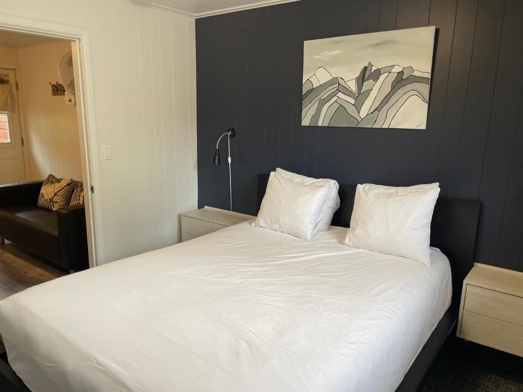 Pinewood Inn, Golden (updated prices 2026)