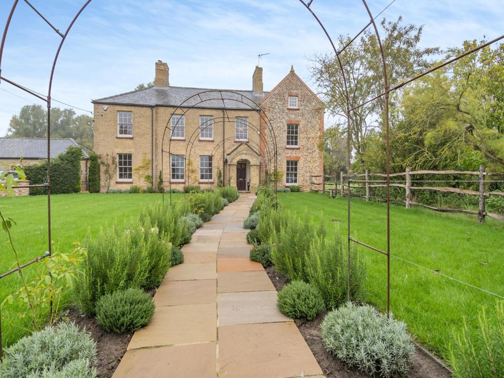Abbey Barn Farmhouse, Marham (updated prices 2026)