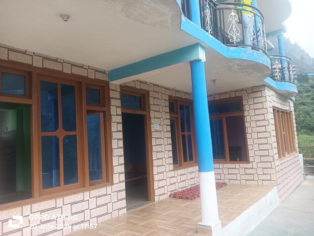 Snow Pine, Tosh (updated prices 2025)