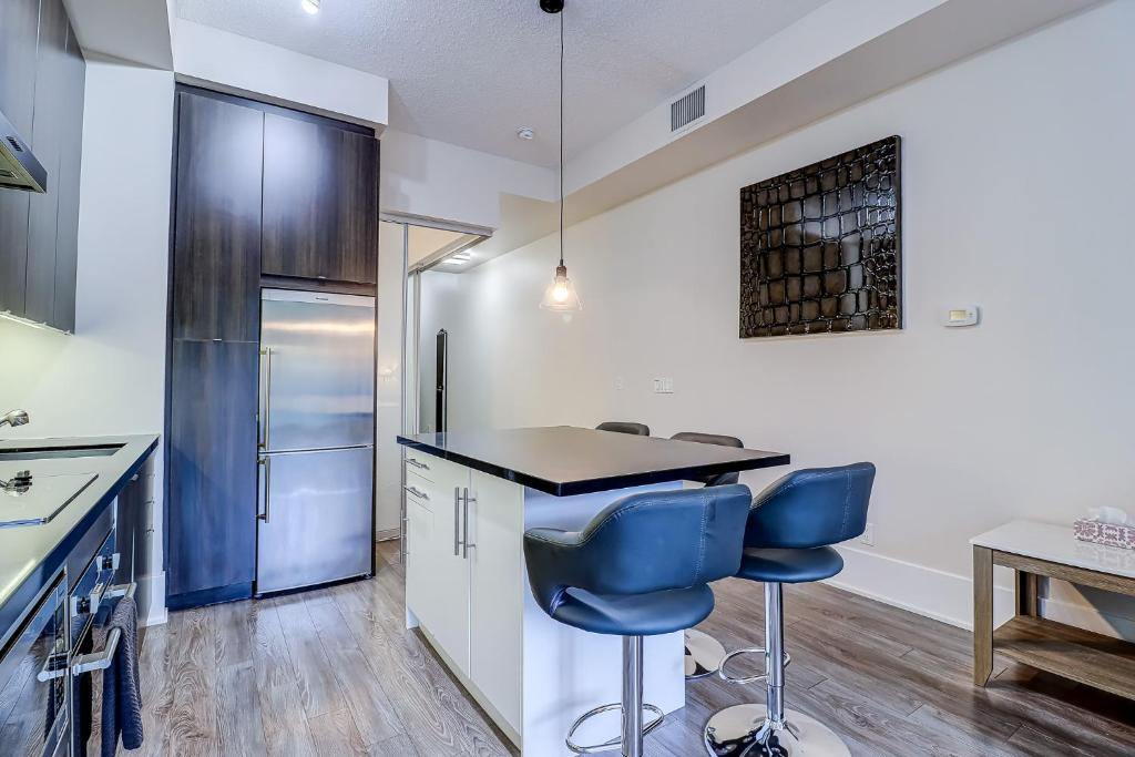 Metropolis Loft - CN Tower, Toronto (updated prices 2025)