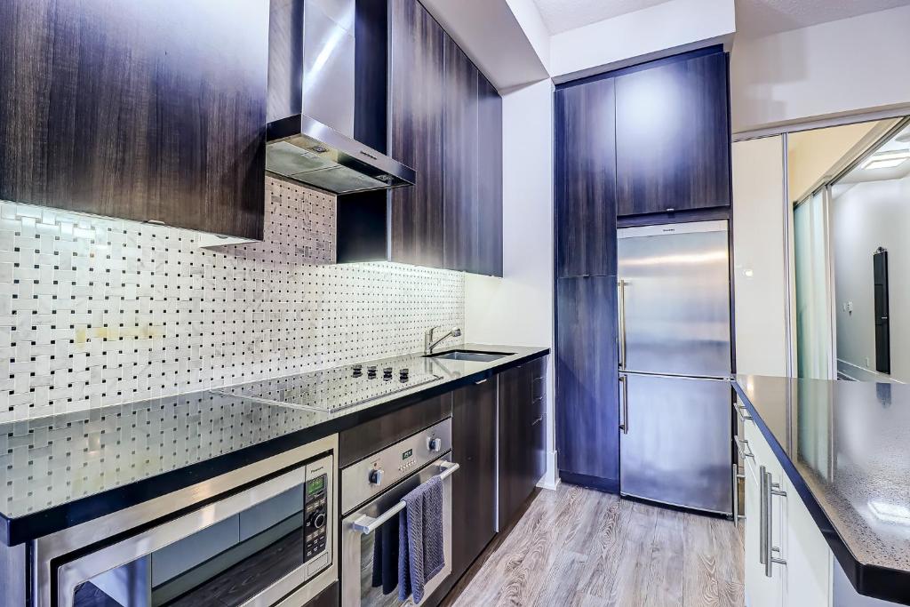 Metropolis Loft - CN Tower, Toronto (updated prices 2025)