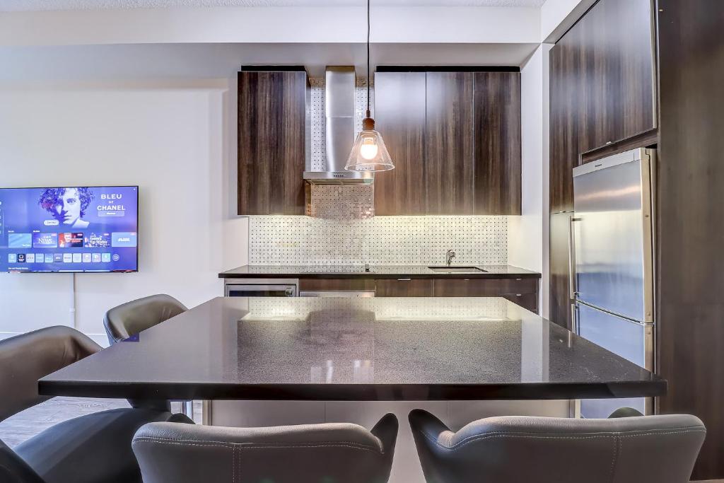 Metropolis Loft - CN Tower, Toronto (updated prices 2025)