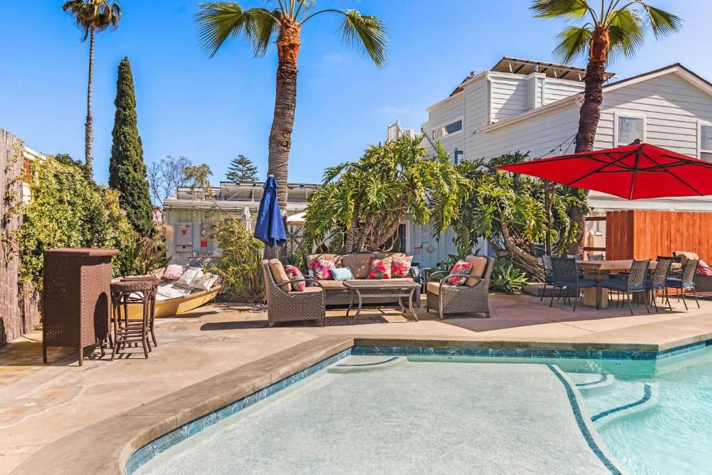 Boho Oasis with Pool Spa Firepit BBQ Ping Pong, San Diego (precios ...