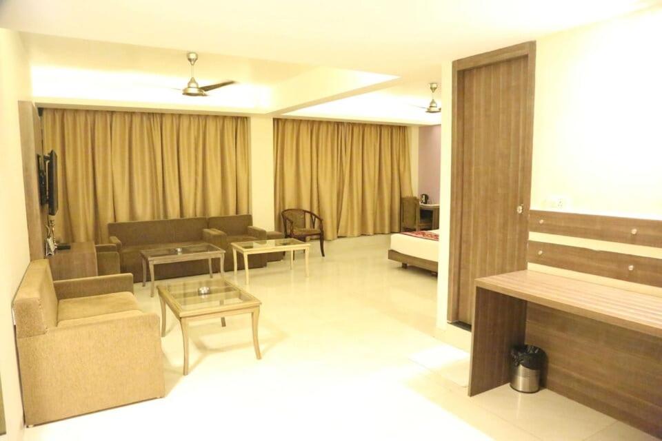 Townhouse Oak Hotel Nisarga MP Nagar Bhopal, Bhopal (updated prices 2025)