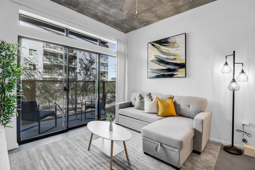 Free Garage Parking Centric 2BR In HEART of DTPHX, Phoenix (updated prices 2025)