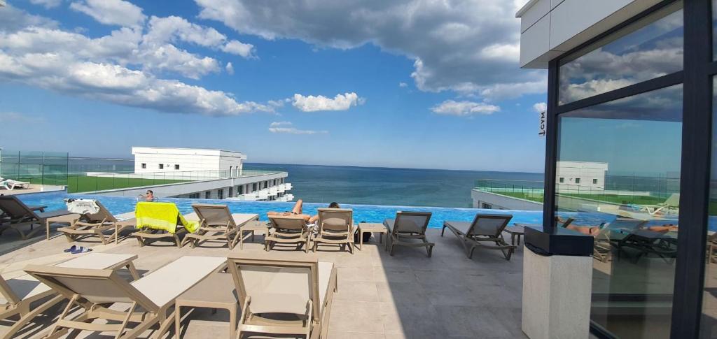 Gorgeous Apartments - Infinity Pool & Beach Resort private parking ...