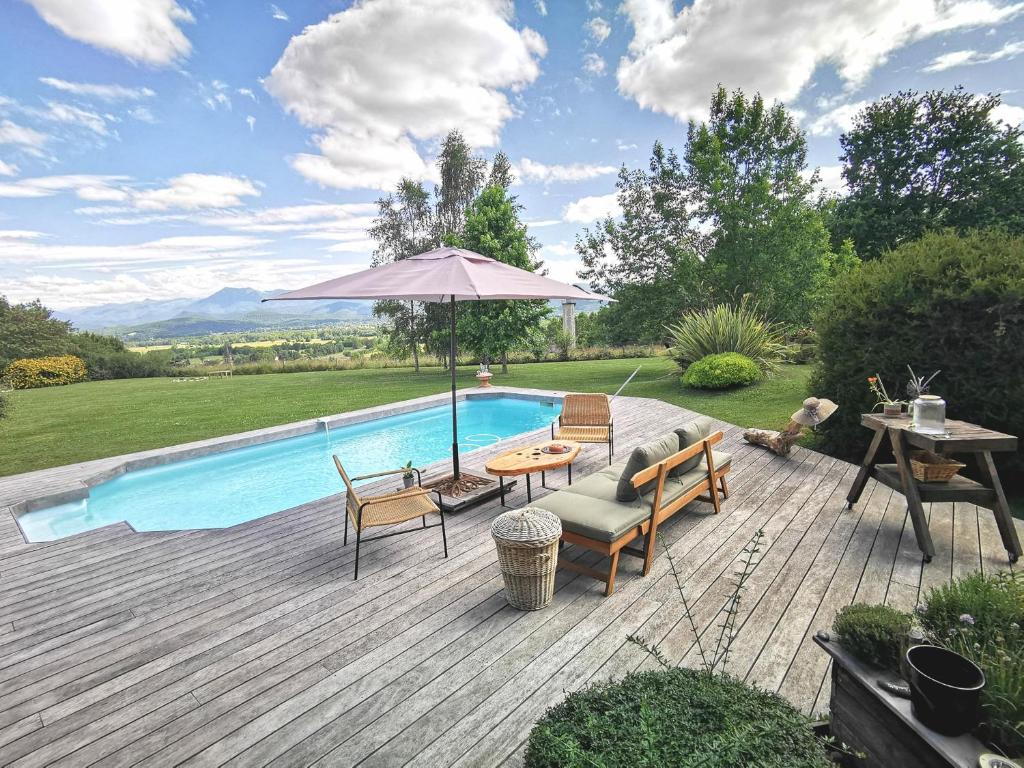 Wooden house with Spectacular view and its Roulotte-10pers, Villeneuve ...
