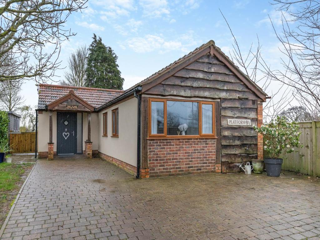 Platform 9 34, Creech Saint Michael (updated prices 2025)