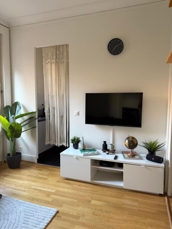 Private Room Geneva Eaux-Vives, 2 min from the lake, Ginebra (precios ...