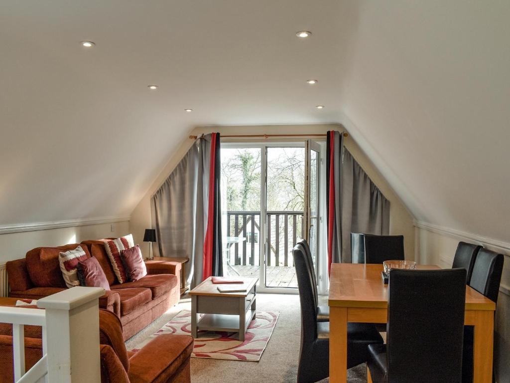 Squirrel Creek, Sydenham Damerel (updated prices 2026)