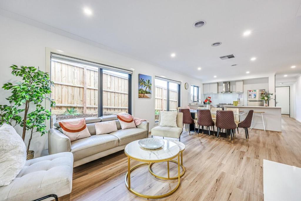 StayAU Officer Newly 5BRM Homley Villa House, Officer (updated prices 2026)