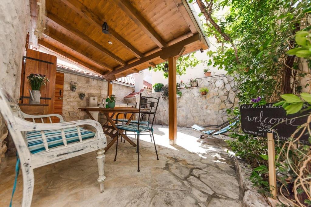 Dvor - Old Town Stone House, Trogir (nove cijene za 2025.)