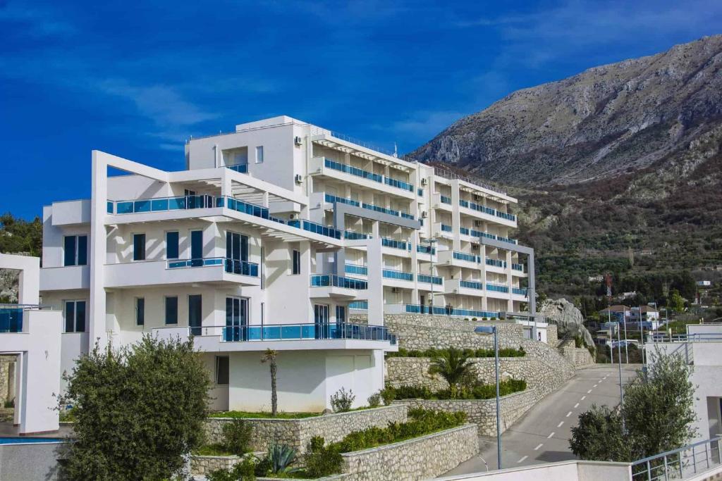 VISTA Kalamper MONTENEGRO, Dobra Voda (updated prices 2025)