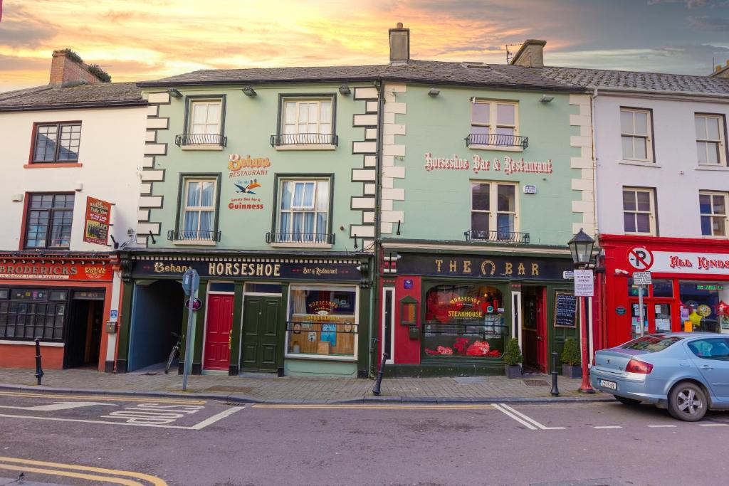 The Horseshoe Bar Townhouse Accommodation, Listowel (updated prices 2025)