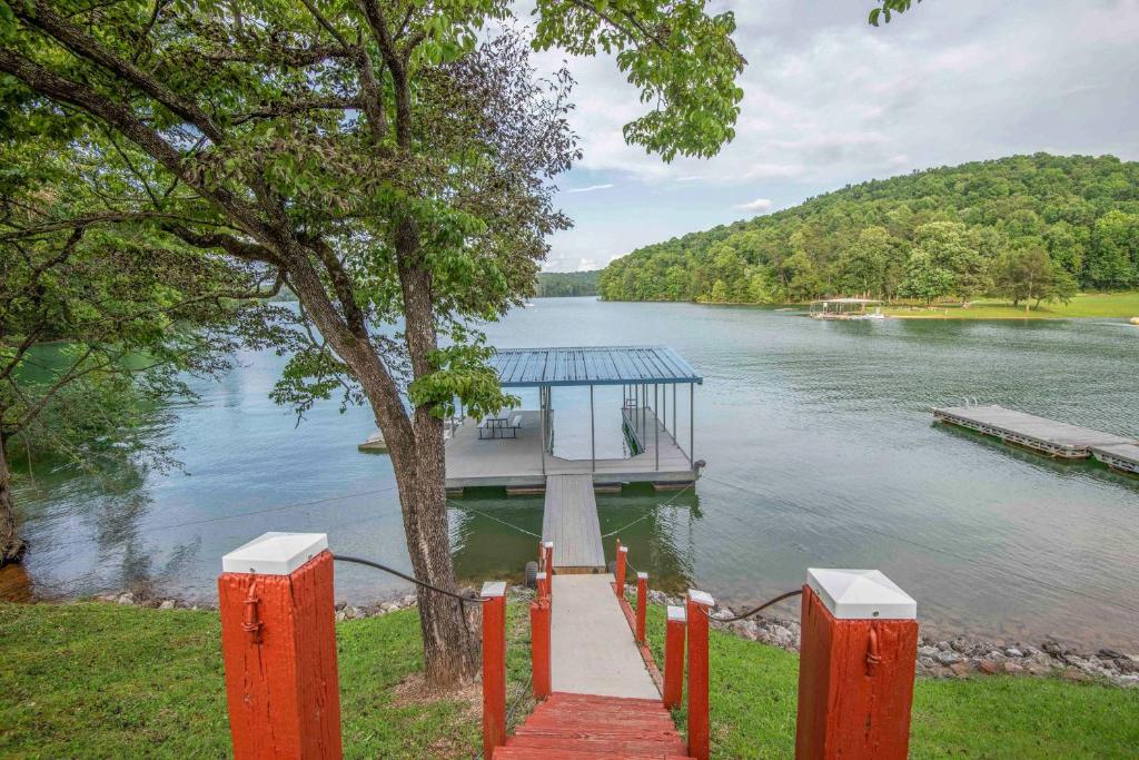 Family Friendly Lakefront with Private Dock Fire Pit Near Marinas, La ...